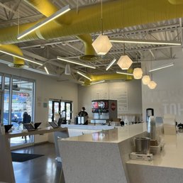 PRETTY BIRD HOT CHICKEN - SUGARHOUSE - Updated July 2025 - 312 Photos ...