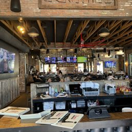 FINNEY’S CRAFTHOUSE - CAMARILLO - Updated October 2025 - 500 Photos ...