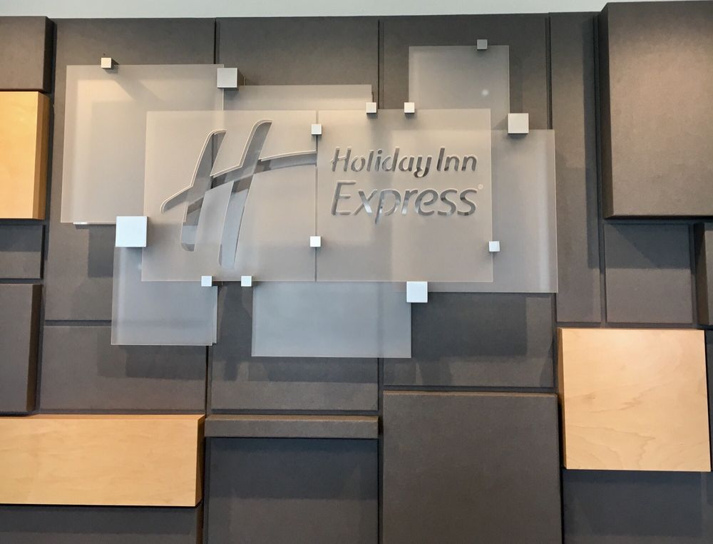 HOLIDAY INN EXPRESS VISALIA - SEQUOIA GATEWAY AREA - 94 Photos & 53 ...