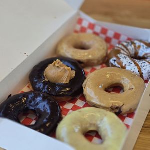 DESERT DONUTS - Updated August 2025 - 19 Photos & 19 Reviews - 1100 Sgt ...
