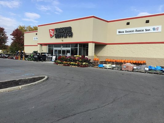 TRACTOR SUPPLY - Updated October 2025 - 6818 S Scatterfield Rd, Anderson, Indiana - Livestock ...