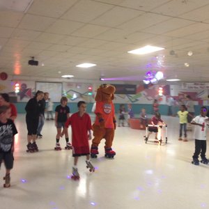 SKATE AMERICA ROLLER SKATING CENTER - 29 Photos & 12 Reviews - 4357 ...