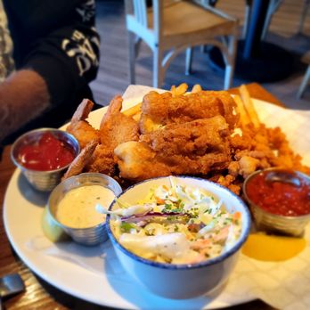 LINE & LURE SEAFOOD KITCHEN & TAP - Updated July 2025 - 499 Photos ...
