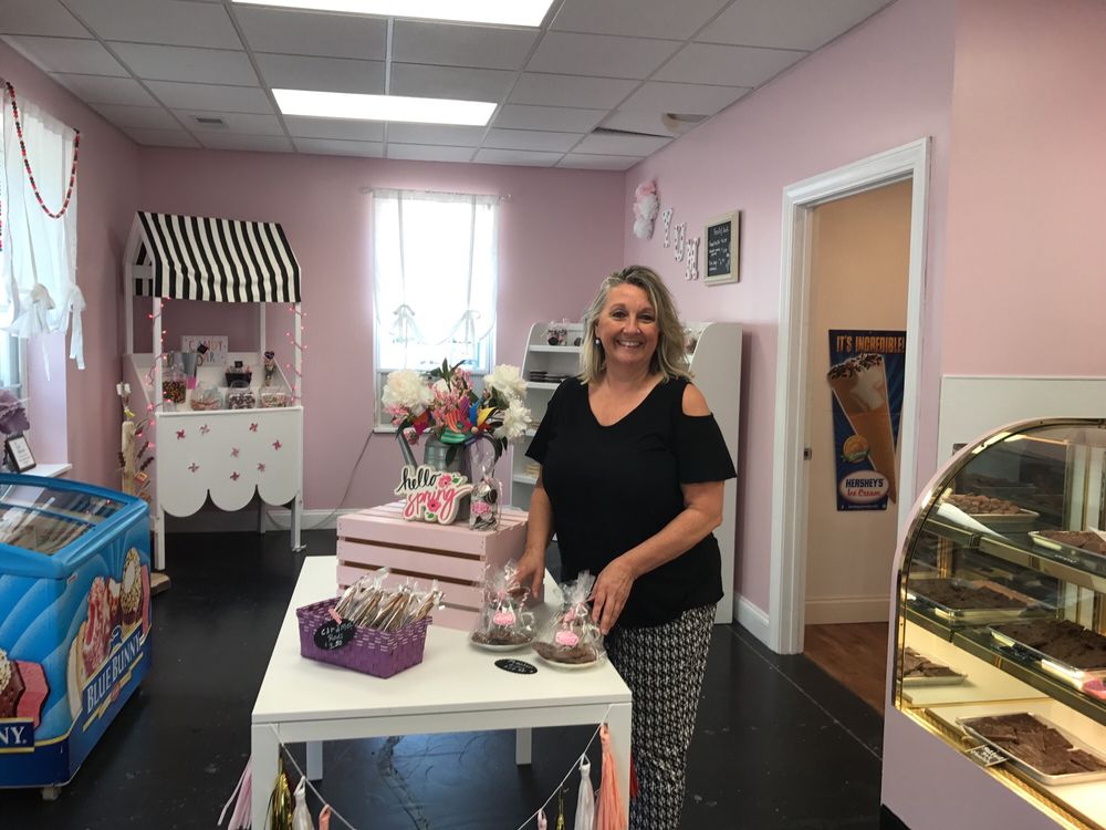 VICTORIA’S FUDGE-A-LICIOUS - Updated January 2026 - 522 Valley Brook Rd ...