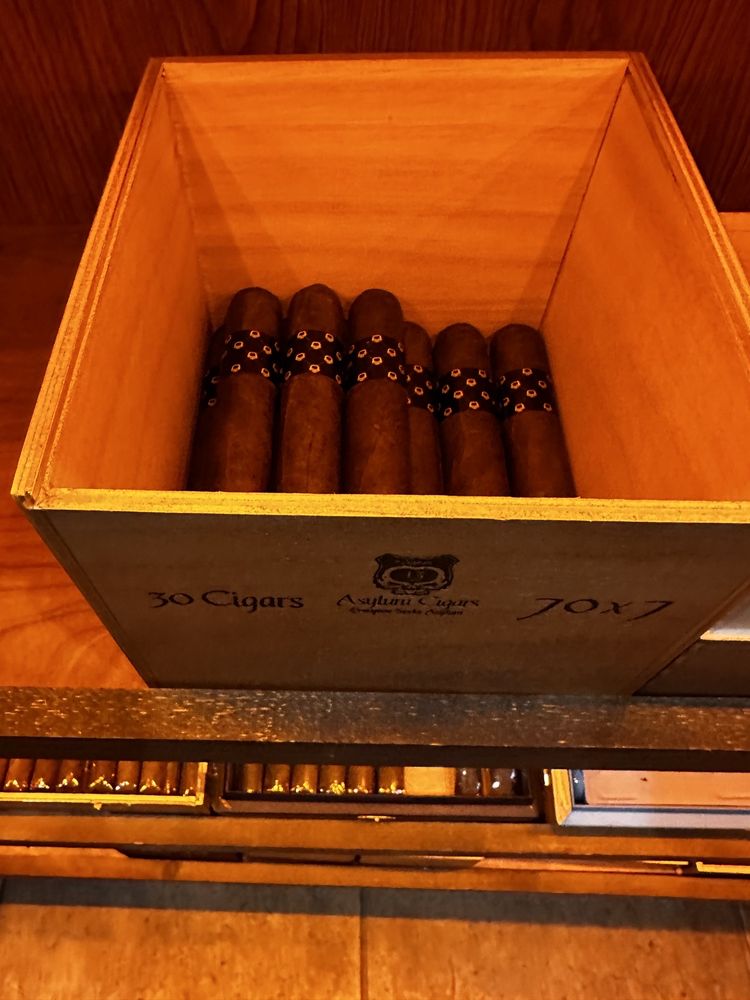 EXCALIBUR CIGAR & SCOTCH LOUNGE - Updated November 2024 - 165 Photos ...
