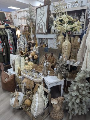 THE RUSTIC FOX - Updated December 2025 - 17 Photos - 570 S Schmale Rd ...