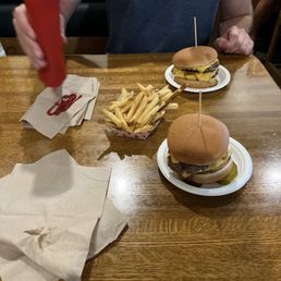 LIONS TAP FAMILY RESTAURANT - Updated July 2025 - 236 Photos & 512 ...