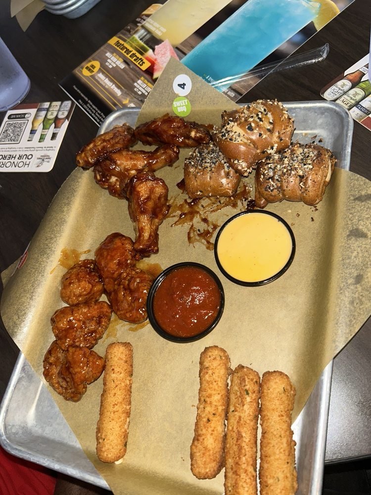 BUFFALO WILD WINGS - Updated December 2025 - 34 Photos & 18 Reviews ...