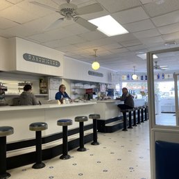 BRIDGEHAMPTON CANDY KITCHEN - Updated June 2025 - 66 Photos & 109 ...