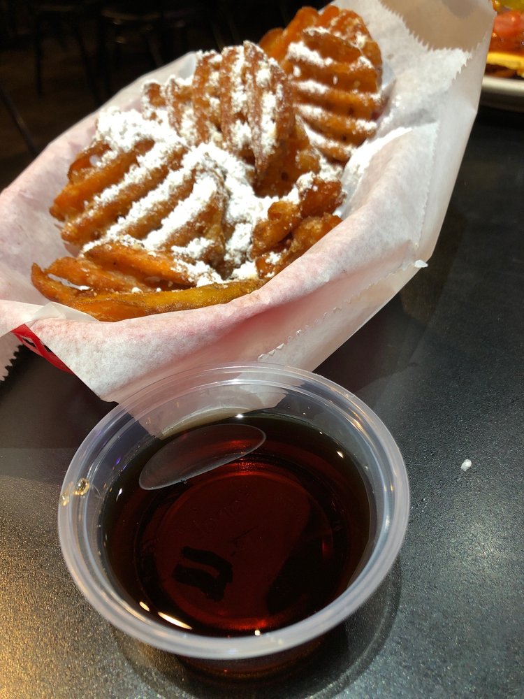 KING JERRY LAWLER’S HALL OF FAME BAR & GRILLE - 72 Photos & 120 Reviews ...