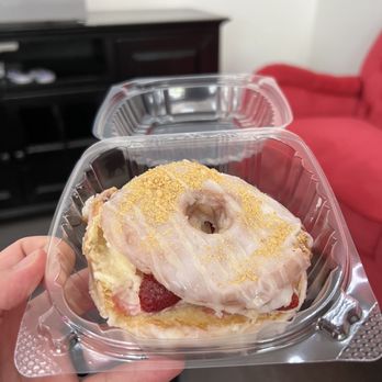 OUTCAST DOUGHNUTS - Updated May 2024 - 140 Photos & 94 Reviews - 104 W ...