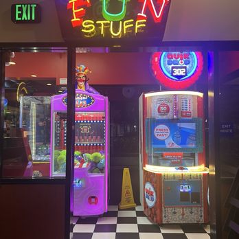 SHAKEY’S PIZZA PARLOR - Updated December 2025 - 246 Photos & 418 ...