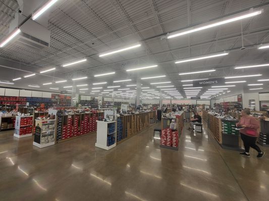 DSW DESIGNER SHOE WAREHOUSE - Updated May 2026 - 8653 River Crossing ...