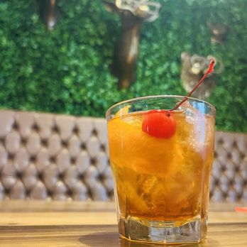 THE PINT HOUSE BAR AND GRILL - Updated May 2024 - 180 Photos & 231 ...