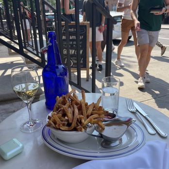 LAMONTE - Updated March 2025 - 87 Photos & 49 Reviews - 557 Driggs Ave ...