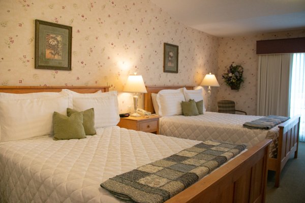 ESSENHAUS INN & CONFERENCE CENTER - Updated July 2024 - 31 Photos & 19 ...