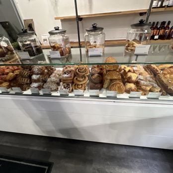 LA PARISIENNE FRENCH BAKERY - Updated January 2025 - 1071 Photos & 739 ...