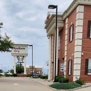 FIRST INTERSTATE BANK - Updated October 2024 - 215 Union Blvd, Lakewood ...