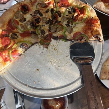 UNIVERSAL PIZZA - Updated May 2025 - 14 Reviews - 2226 N Charles G ...