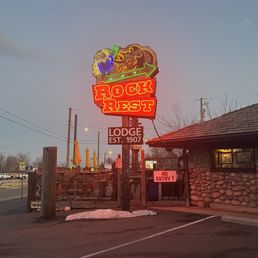 ROCK REST LODGE - Updated December 2025 - 111 Photos & 262 Reviews ...