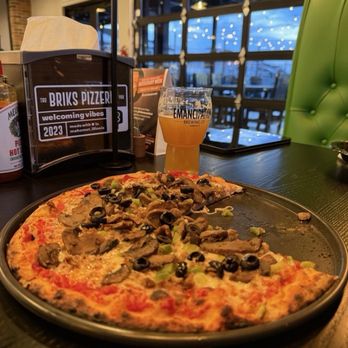 BRIKS PIZZERIA - Updated December 2025 - 41 Photos & 24 Reviews - 1705 ...