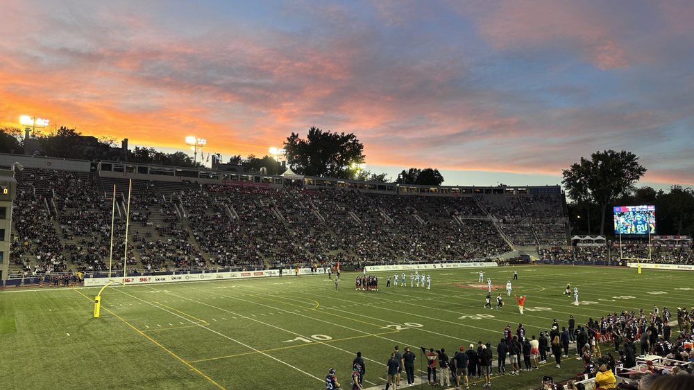 STADE MÉMORIAL PERCIVAL-MOLSON - Updated March 2024 - 12 Photos - 475 ...