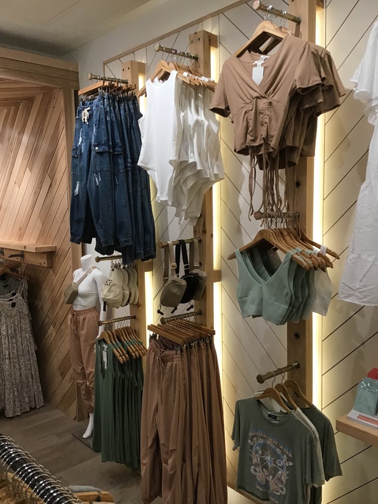 CURVE & CLOTH - Updated August 2025 - 16 Photos - 2011 N Roan St ...