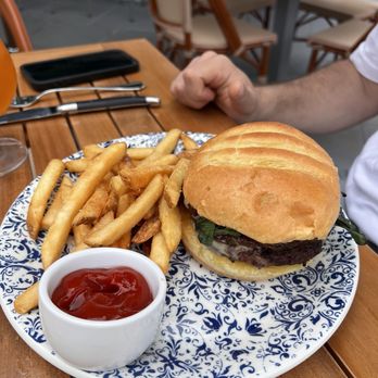 CELESTE - Updated July 2024 - 61 Photos & 25 Reviews - 15 Kingstown Rd ...