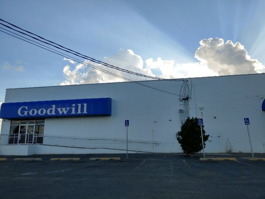 GOODWILL - Updated December 2025 - 10 Photos & 10 Reviews - 1904 Bell ...