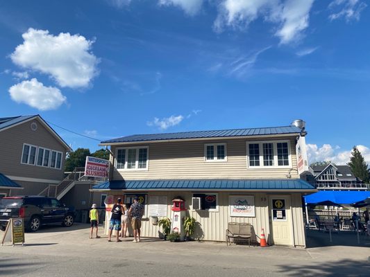 WHITECAPS RIVERSHACK - Updated December 2025 - 59 River Road, Grand ...