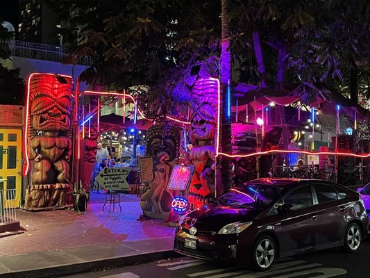 CUCKOO COCONUTS WAIKIKI - Updated December 2025 - 1084 Photos & 809 ...