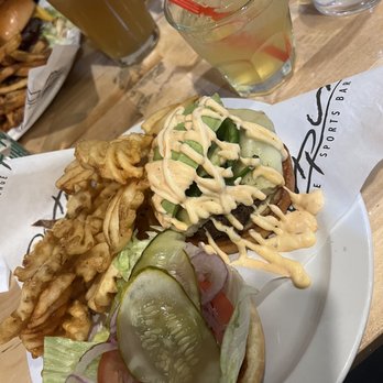 OUTPUT LOUNGE & SPORTS BAR - Updated May 2024 - 256 Photos & 451 ...