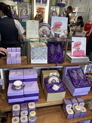 BUCKINGHAM PALACE SHOP - 23 Photos - 7 Buckingham Palace Road, London ...