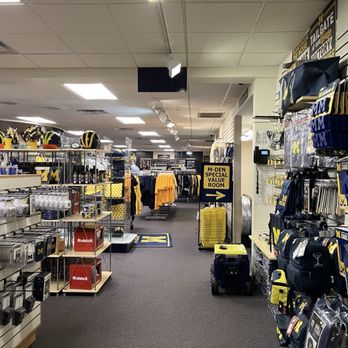 THE M DEN ON CAMPUS - Updated November 2025 - 35 Photos & 32 Reviews ...