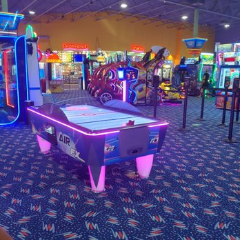 BOONDOCKS FOOD AND FUN - Updated May 2025 - 114 Photos & 113 Reviews ...