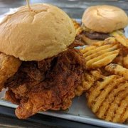 ELSEWHERE GARDEN BAR & KITCHEN - 575 Photos & 320 Reviews - 103 E Jones ...