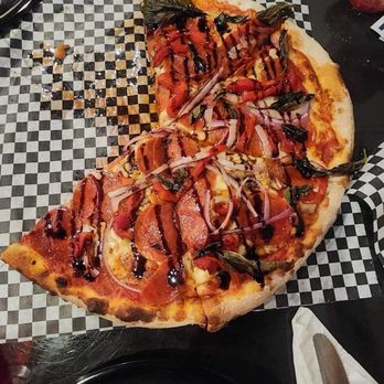BROKEN TREE PIZZA - Updated December 2025 - 110 Photos & 131 Reviews ...