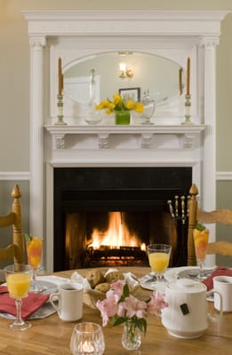 MAPLE LEAF INN - Updated November 2025 - 12 Photos & 20 Reviews - 5890 ...