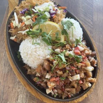 CHEBOGZ - Updated October 2024 - 215 Photos & 89 Reviews - 2710 Beacon ...