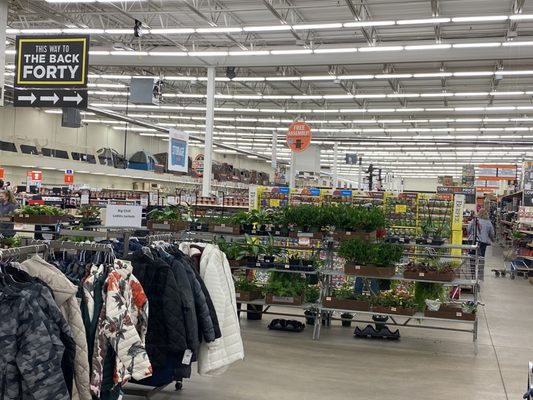 FLEET FARM - Updated August 2025 - 21 Reviews - 1001 Industrial St ...