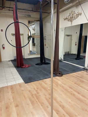 MONARCH POLE DANCE - 17 Photos - 150 Natoma Station Dr, Folsom ...