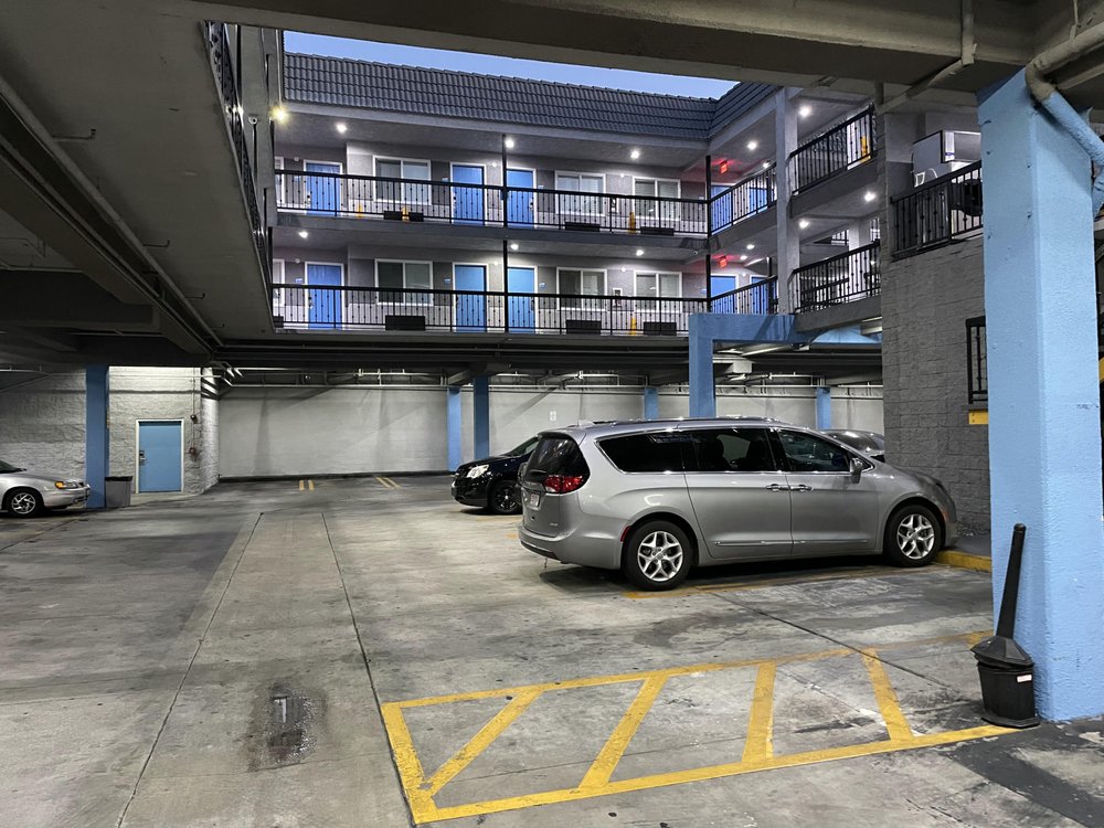 HOLLYWOOD INN EXPRESS LAX - Updated March 2025 - 122 Photos & 97 ...