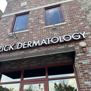 DERICK DERMATOLOGY - ELGIN - Updated June 2026 - 10 Photos & 36 Reviews ...