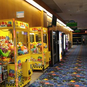 AMF STRATHMORE LANES - Updated May 2024 - 23 Photos & 49 Reviews - 1061 ...