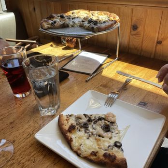 WHITECAPS PIZZA - Updated October 2025 - 579 Photos & 937 Reviews ...