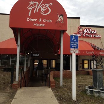 PIKES CINEMA BAR AND GRILL - 147 Photos & 104 Reviews - 921 ...