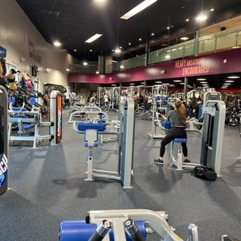 CRUNCH FITNESS - EASTLAKE - Updated January 2026 - 139 Photos & 169 ...