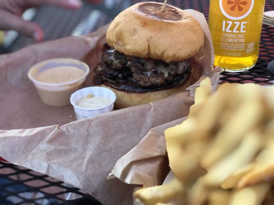 Photos of BINGO BURGER - Updated August 2024 - 235 Photos & 565 Reviews ...