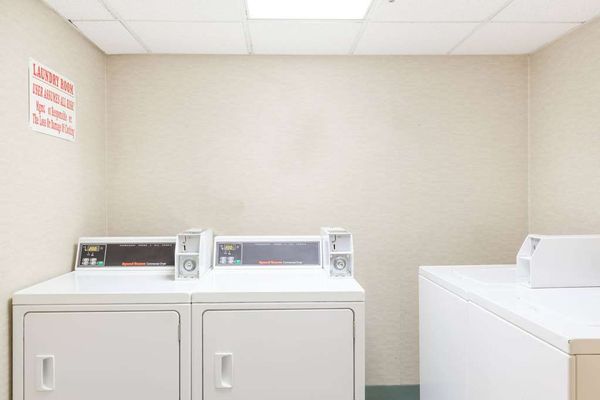 HOWARD JOHNSON HOTEL BY WYNDHAM NEWARK AIRPORT - Updated September 2025 ...