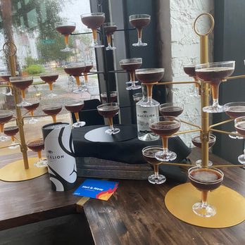 FORE SCORE A GOLF TAVERN - Updated December 2025 - 262 Photos & 77 ...